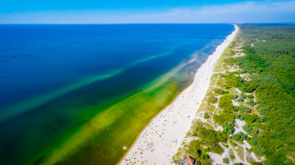 10 improváveis destinos com praias magníficas para viajar este verão