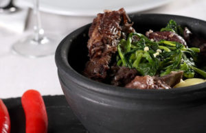 Chanfana: receita tradicional que usa cabra velha e vinho tinto