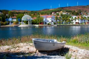 Praia das Rocas reabre a maior piscina de ondas de Portugal