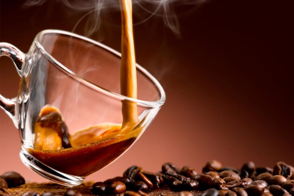 Conheça o horário ideal para tomar café