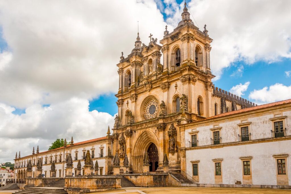 Mosteiro de Alcobaça, o guardião de histórias fascinantes
