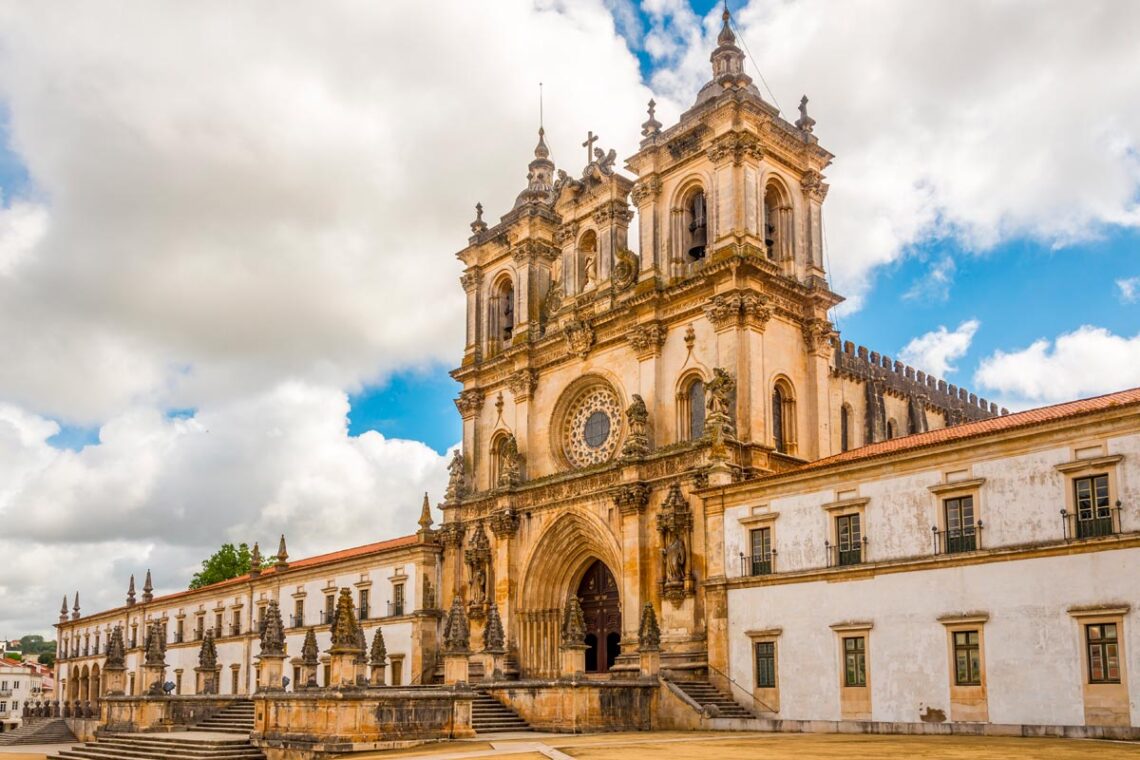 Mosteiro de Alcobaça, o guardião de histórias fascinantes