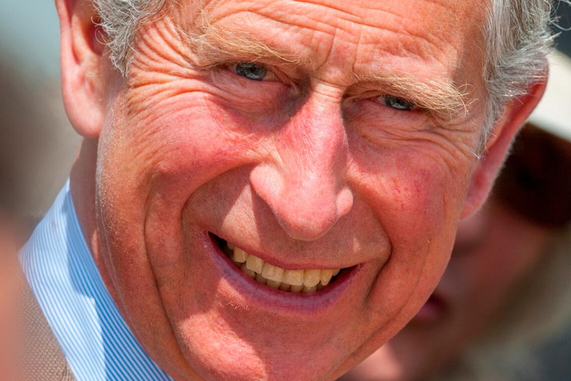 Rei Carlos III e o relacionamento com a Família Real