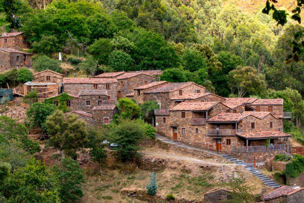 Cerdeira: De aldeia abandonada a atração turística no Centro de Portugal