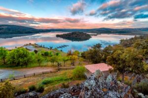 A Albufeira do Azibo é um paraíso em Trás-os-Montes