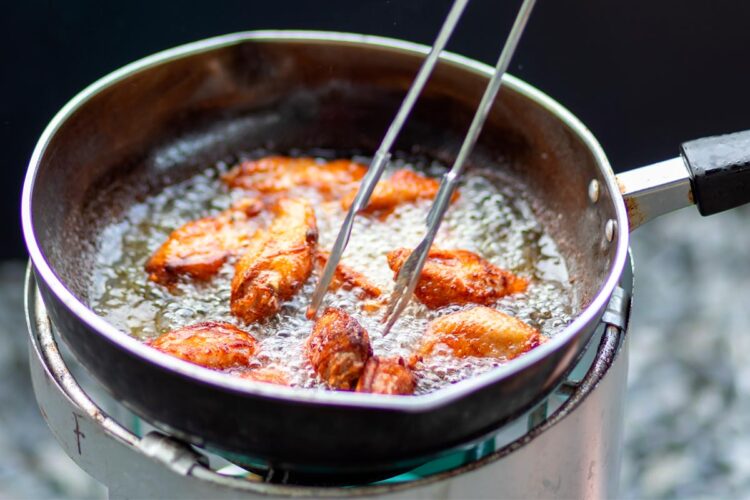 Aprenda a fritar alimentos sem sujar o fogão