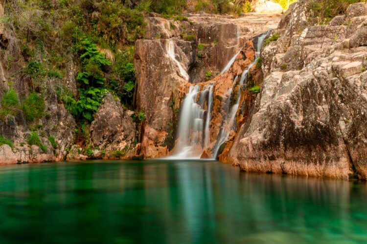 Cascata da Portela do Homem, uma obra de arte da Natureza no topo do Gerês