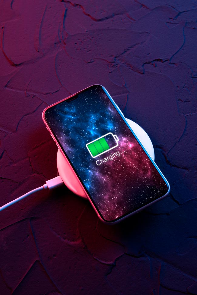 Carregar o telemóvel à noite é perigoso e danifica a bateria?